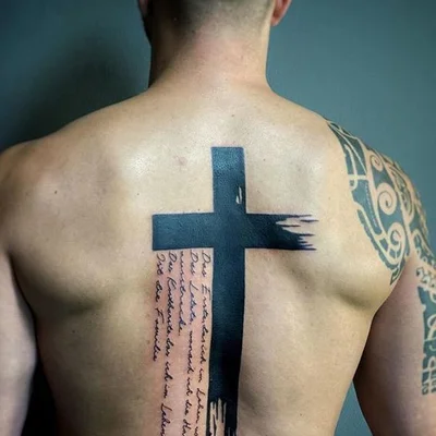 Tatuaj cu Cruce: Simbolism, Modele și Idei Inspirate pentru Bărbați și ...